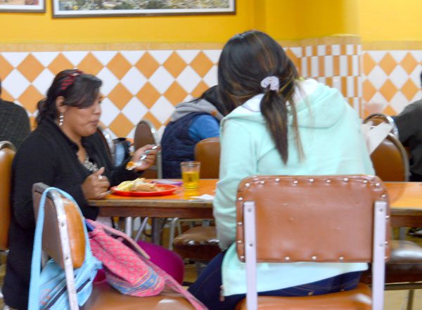 El Diario - Lugares de expendio de comidas deberán ofrecer agua y verduras